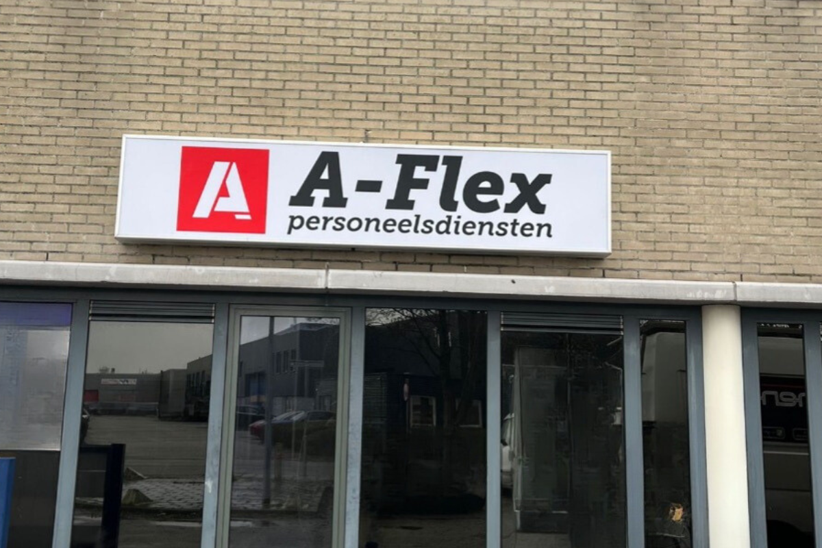 Lichtbak reclame voor herkenbaarheid van uw pand